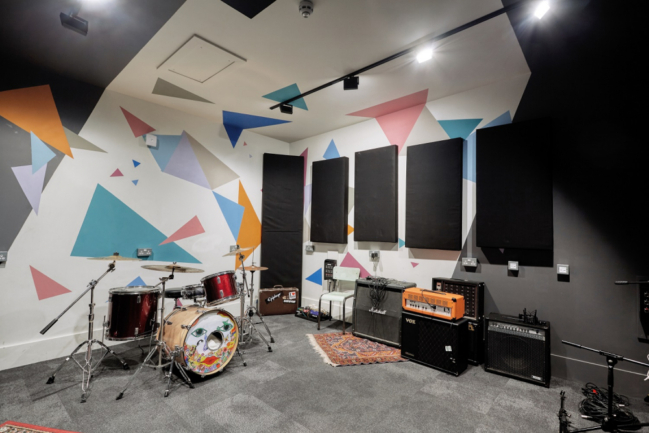 A definitive guide to track lighting - Ansell Lighting