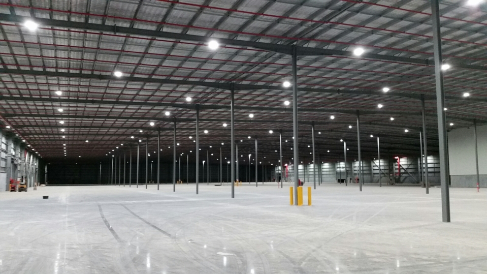 The benefits of installing highbay fittings - Ansell Lighting